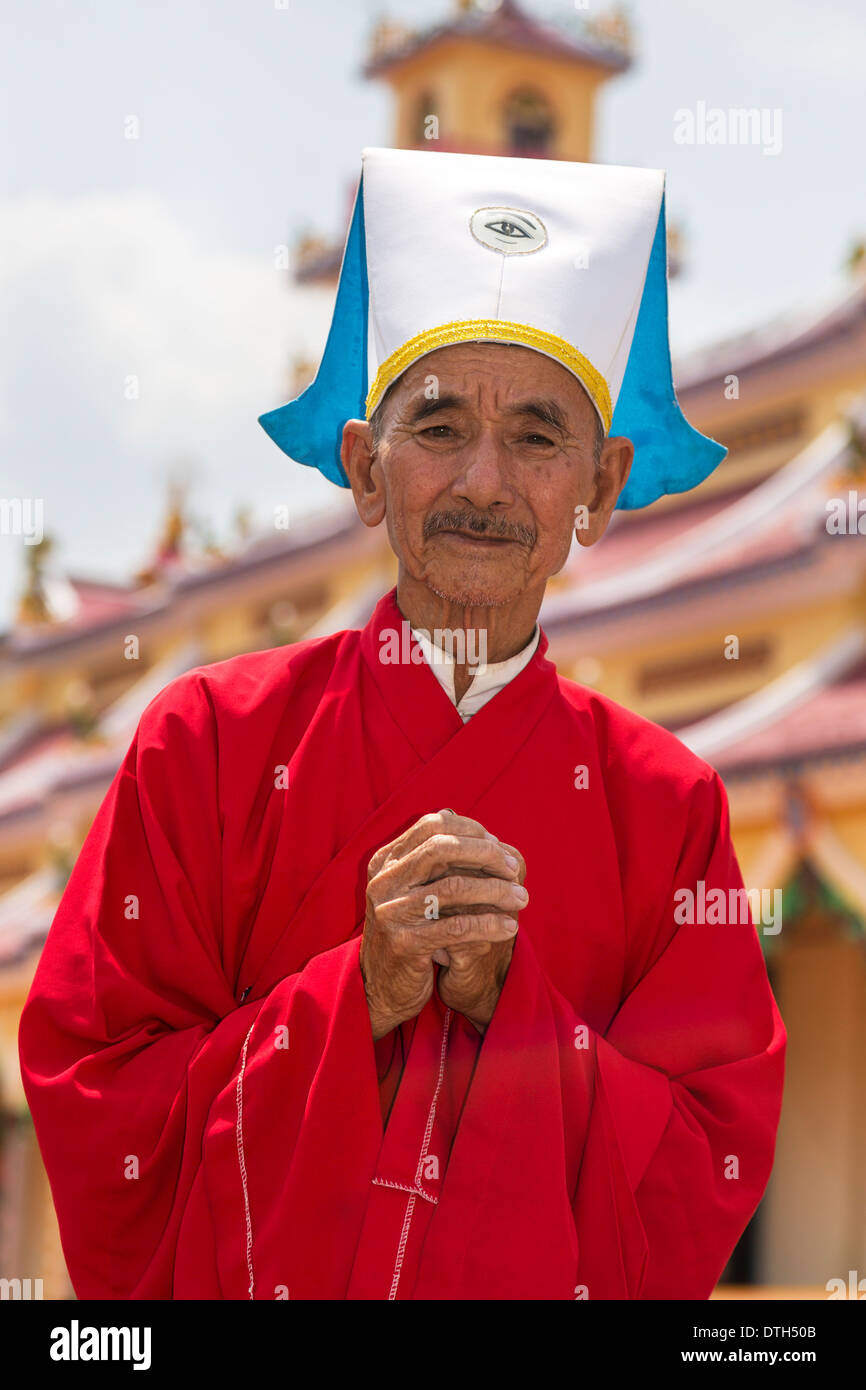 Taoist priest hi-res stock photography and images - Alamy