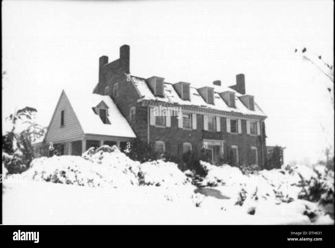 Winter snow house building Black and White Stock Photos & Images - Alamy