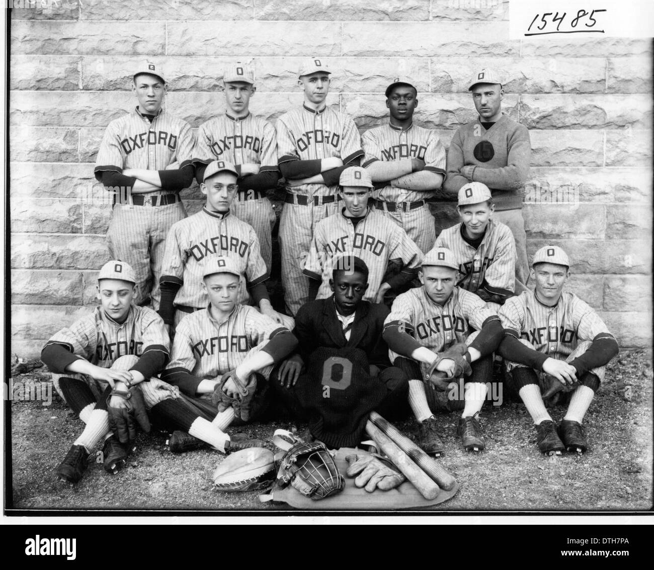 The 1915 Oxford High School baseball team photo captures a group ...