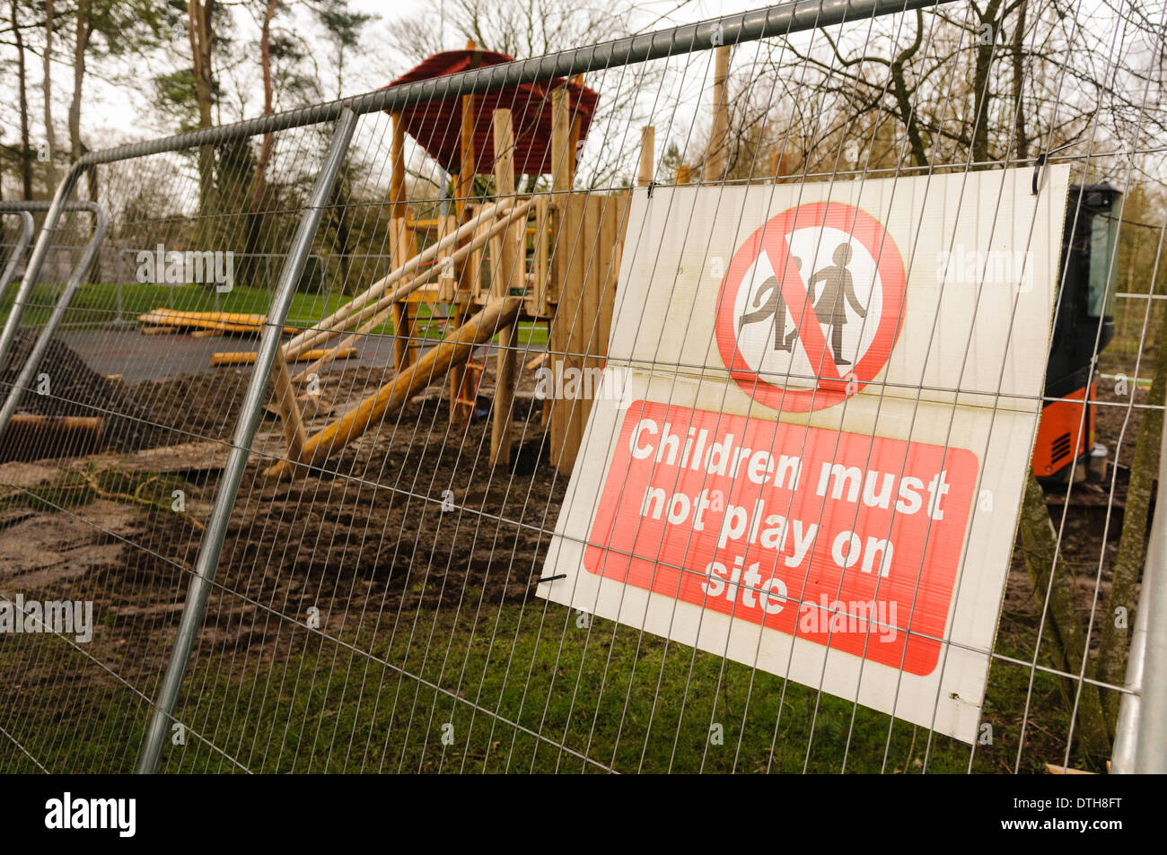 Warning sign no children hi-res stock photography and images - Alamy