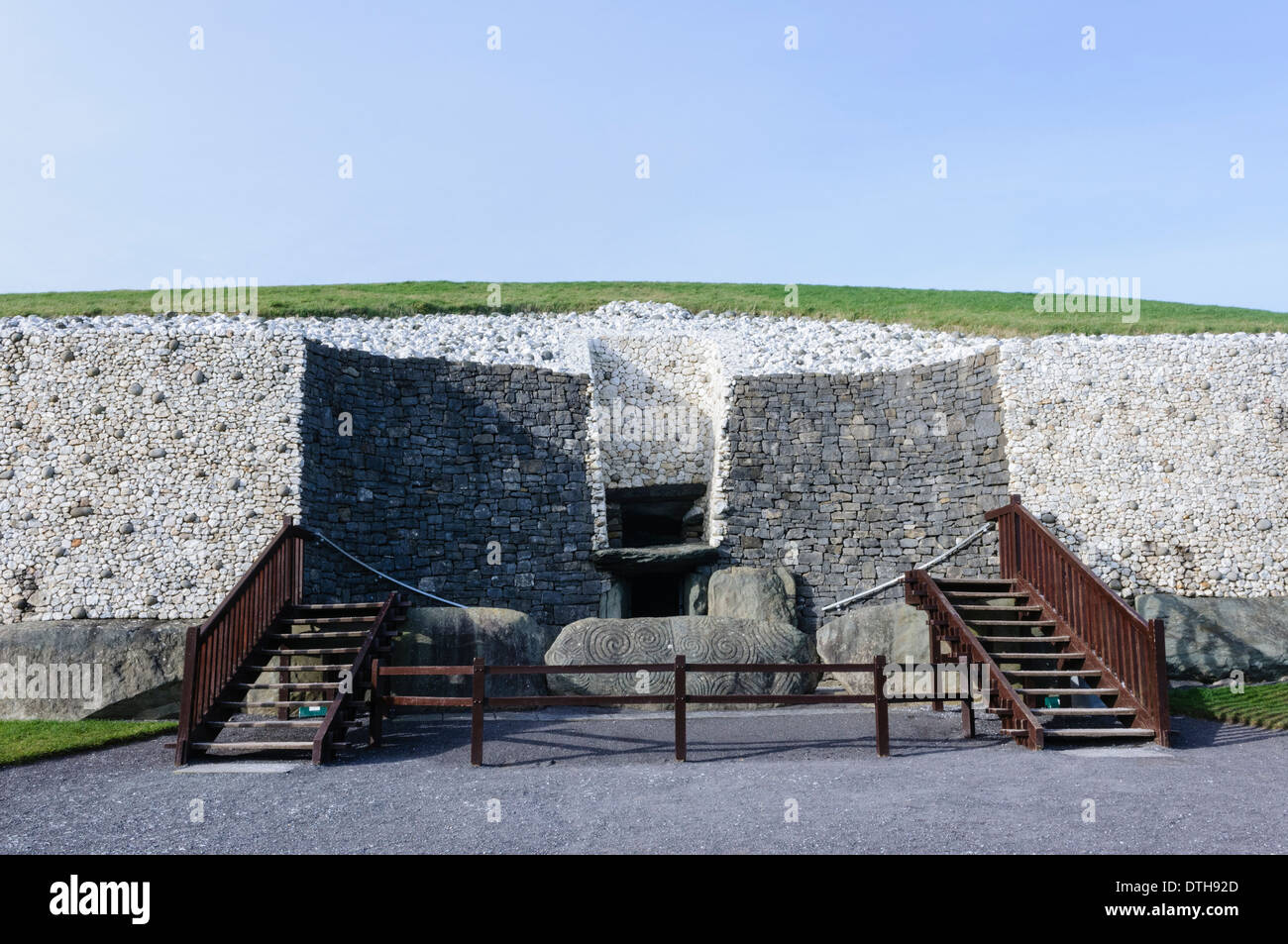 Entrance to Newgrange chambered passage tomb Stock Photo - Alamy