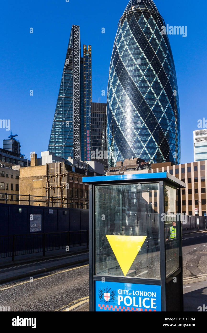 Checkpoint london police hi-res stock photography and images - Alamy