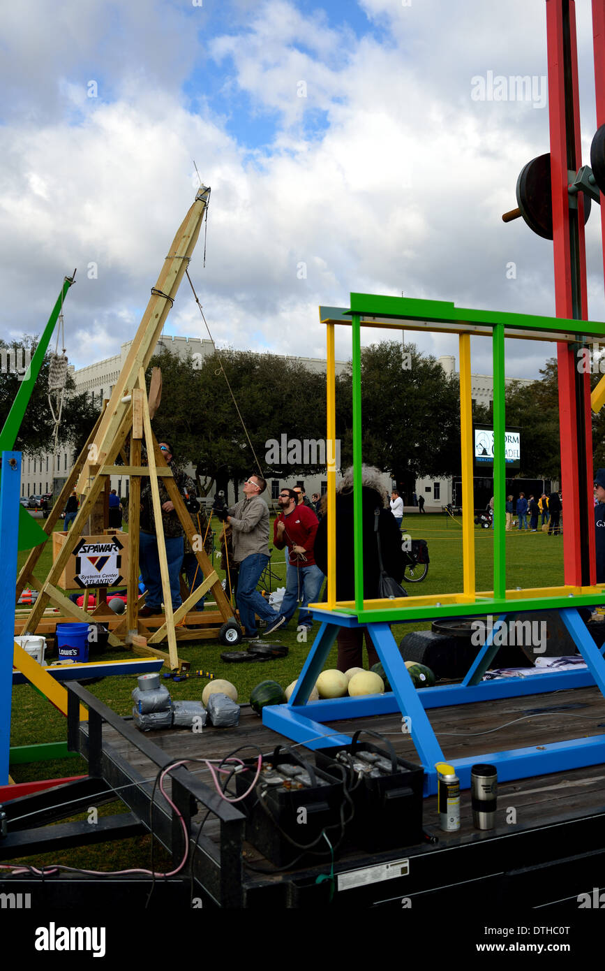 Catapult trebuchet hi-res stock photography and images - Alamy