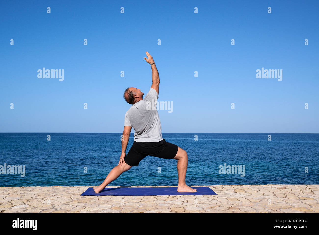 Yoga man hi-res stock photography and images - Alamy
