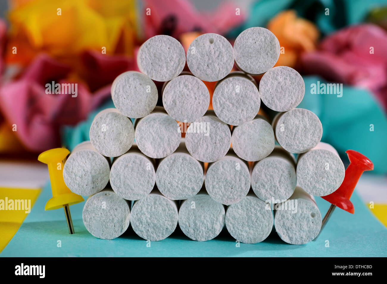 Chalks paper texture hi-res stock photography and images - Alamy