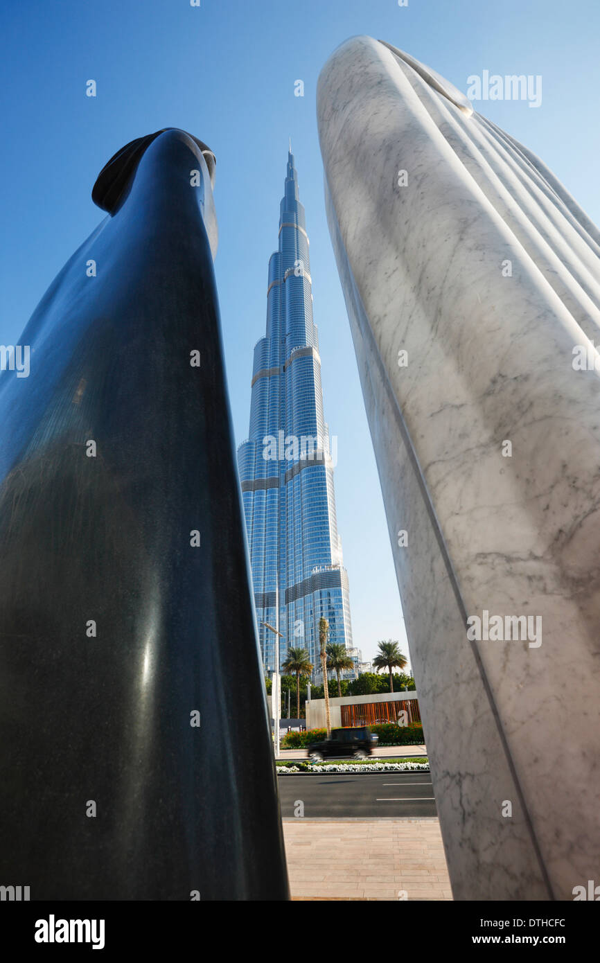 Dubai statue hi-res stock photography and images - Alamy