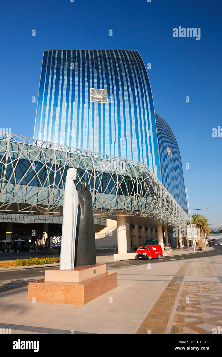 Dubai, Statues of Arab Man and Woman (Together Stock Photo - Alamy