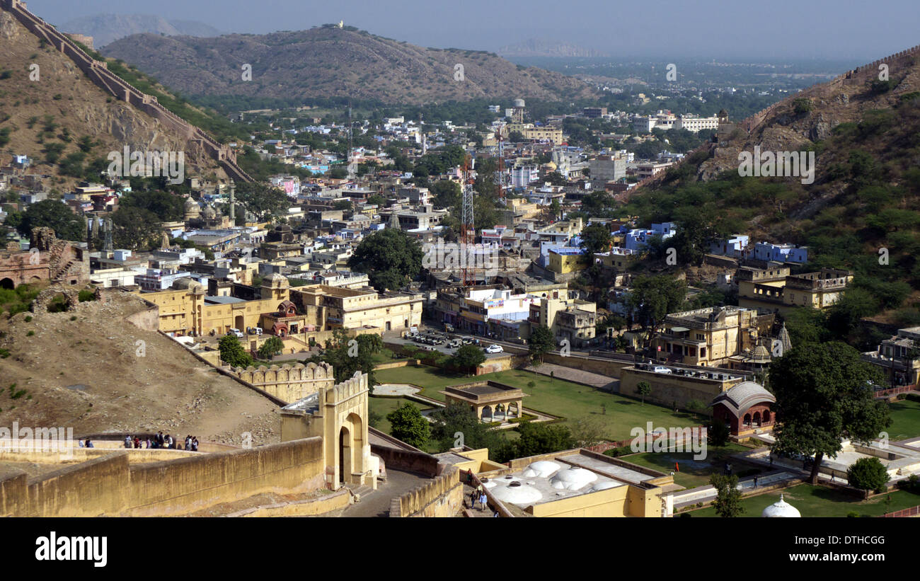 Amber town and ramped entrance to fort nr Jaipur, Rajasthan, India ...