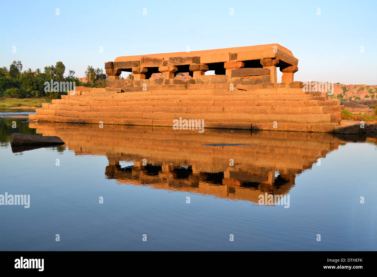 Ancient hindu temple at hampi hi-res stock photography and images - Alamy