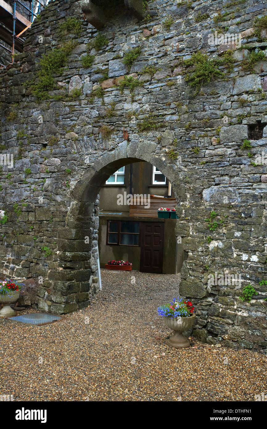 Stone arch ruins ireland hi-res stock photography and images - Alamy