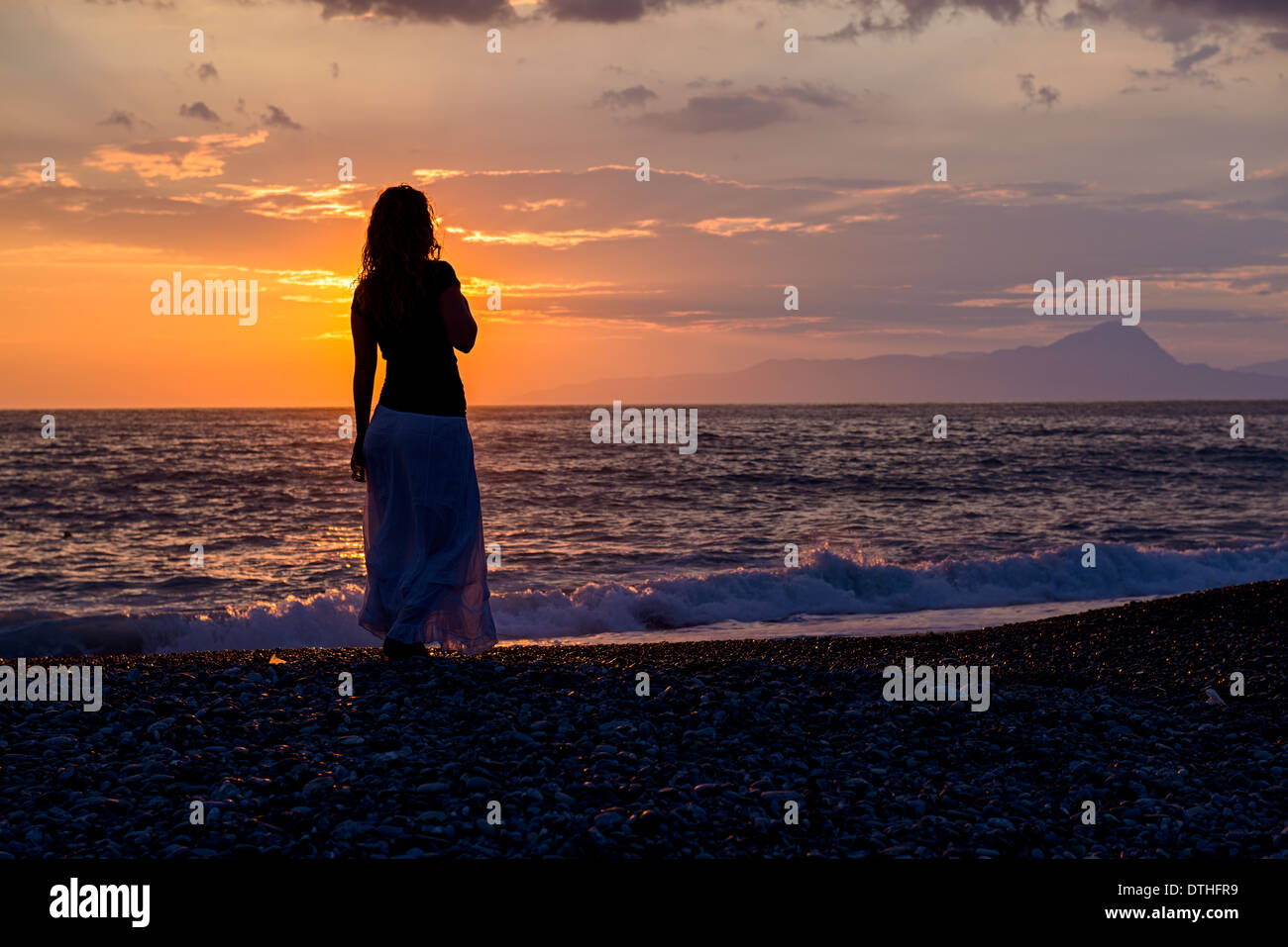 Sunset girl ocean hi-res stock photography and images - Alamy