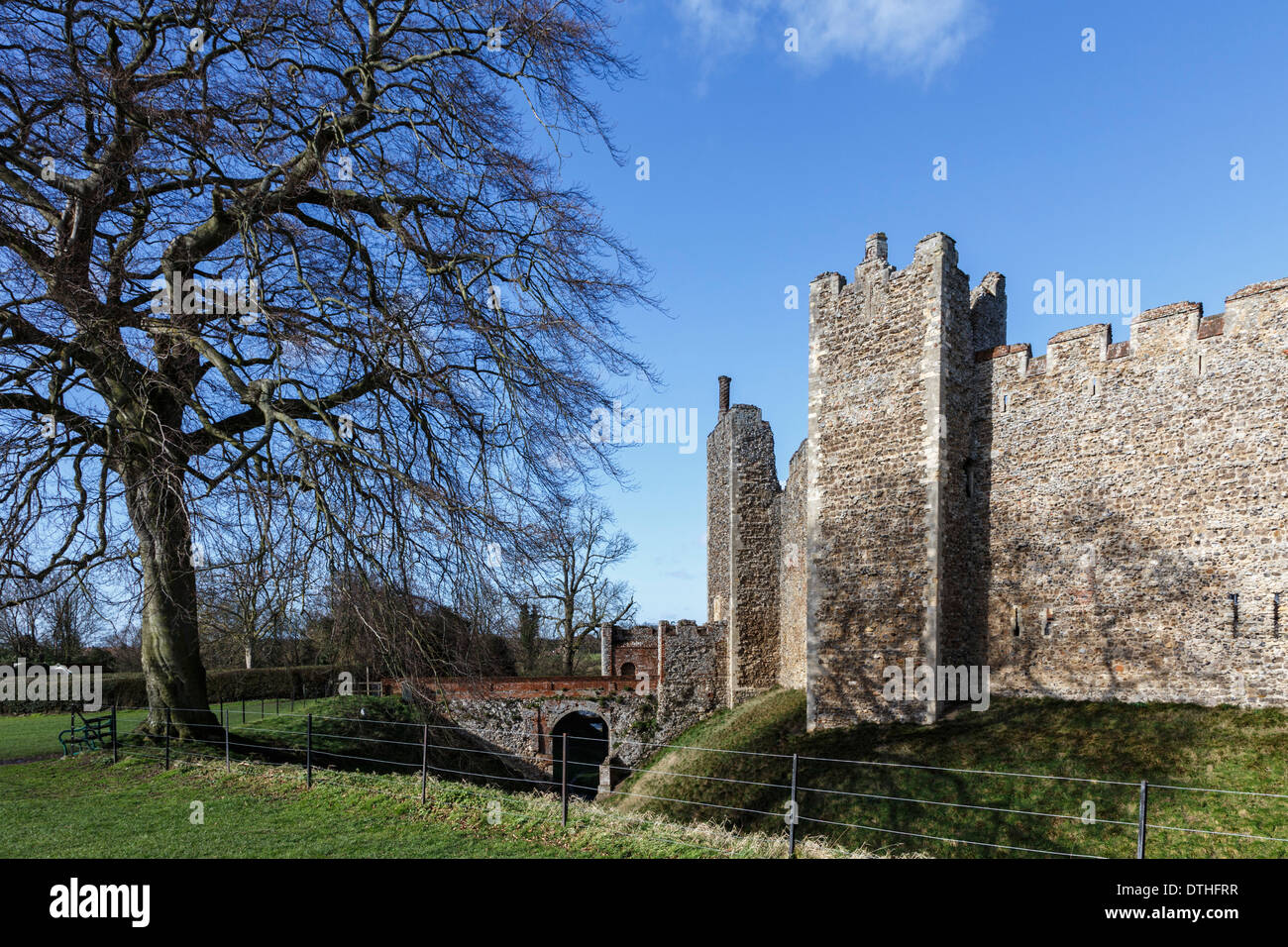 Framlingham castle suffolk east anglia hi-res stock photography and ...