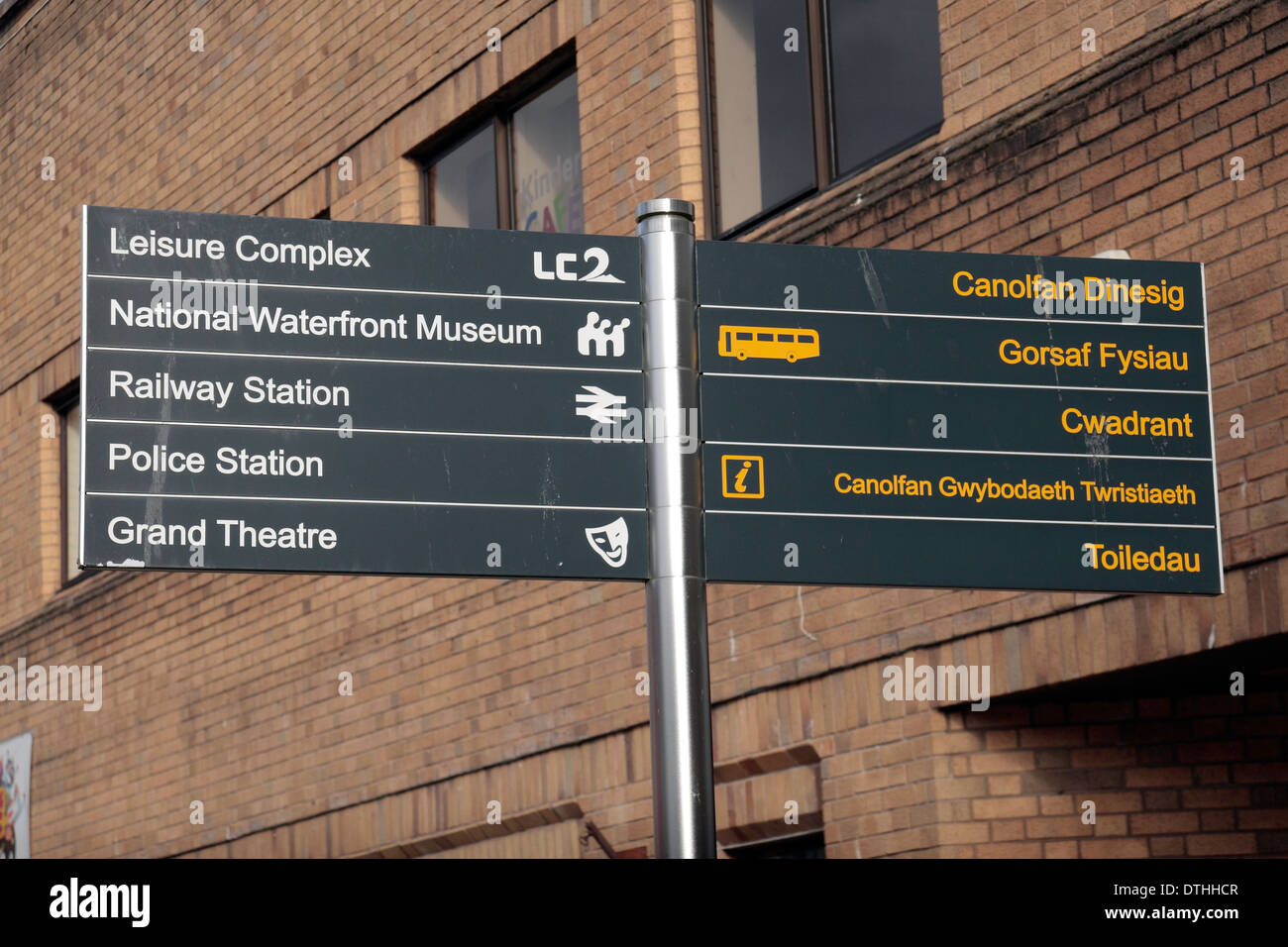 Dual language sign hi-res stock photography and images - Alamy