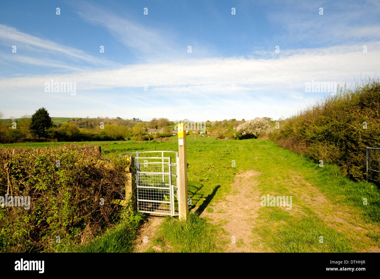 Public footpath across fields hi-res stock photography and images - Alamy