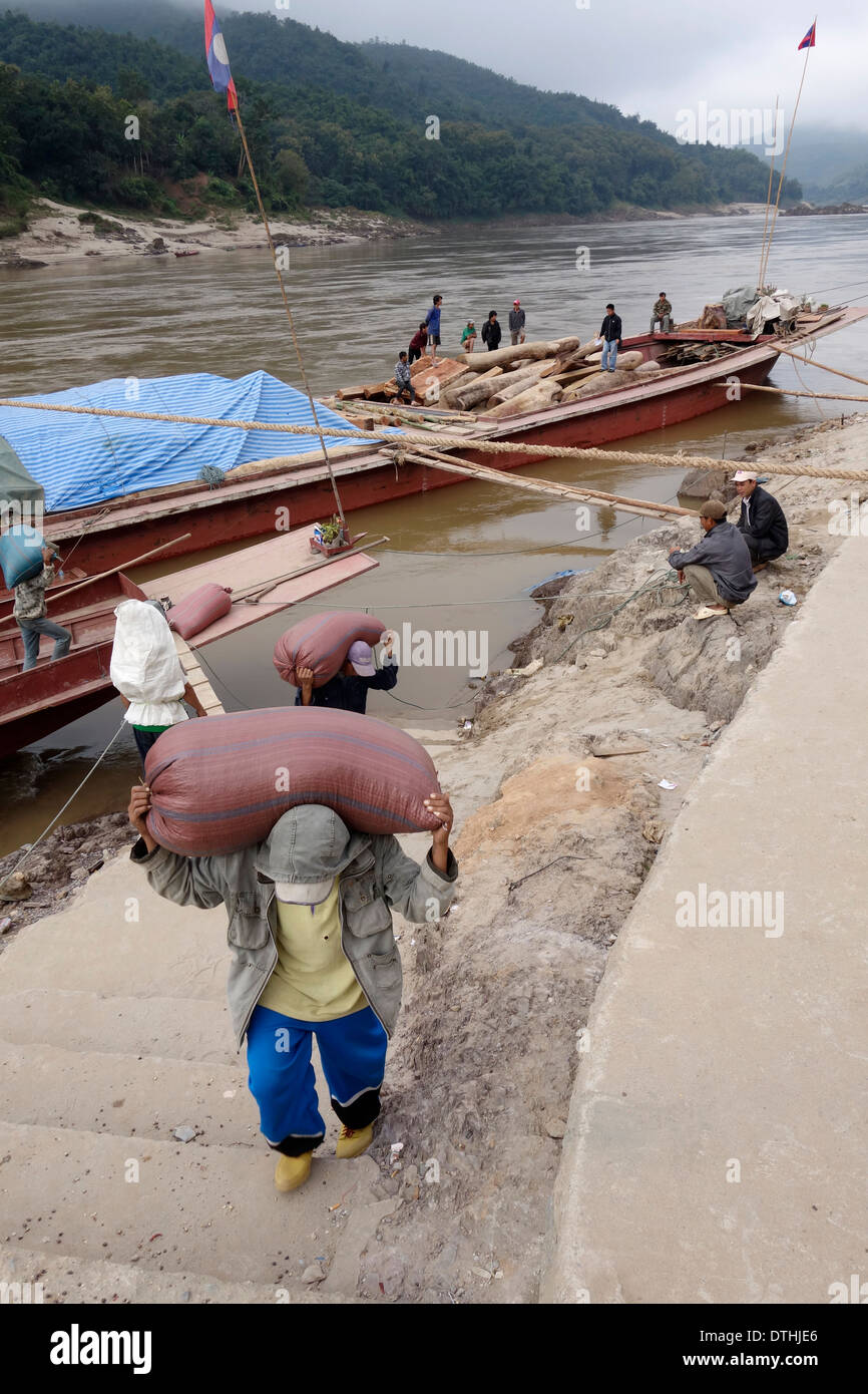 Cargo carrying boat hi-res stock photography and images - Alamy
