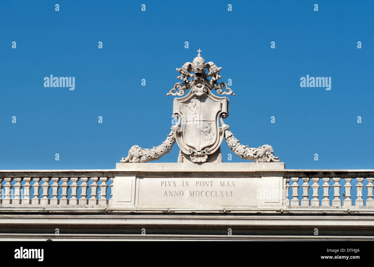 Stone Parapet Crest Stock Photo - Alamy