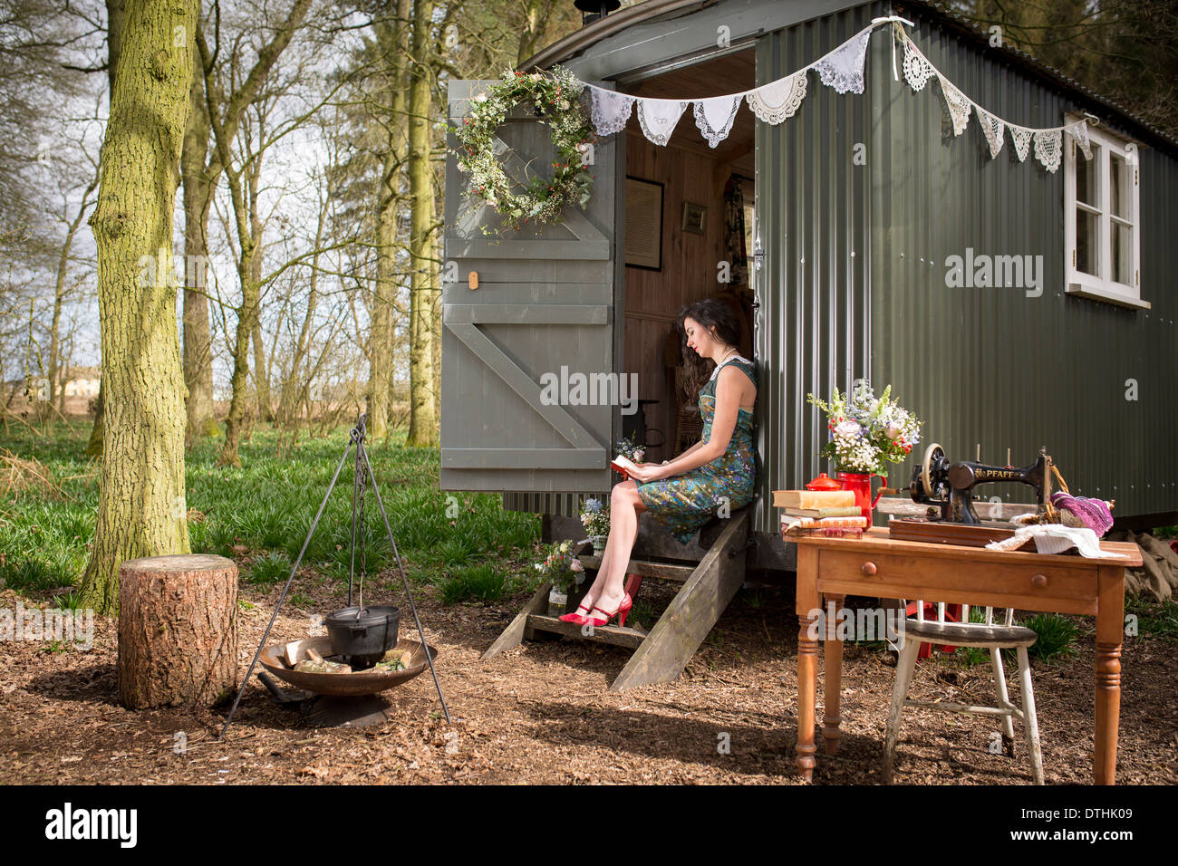 Old shepherds hut hi-res stock photography and images - Alamy