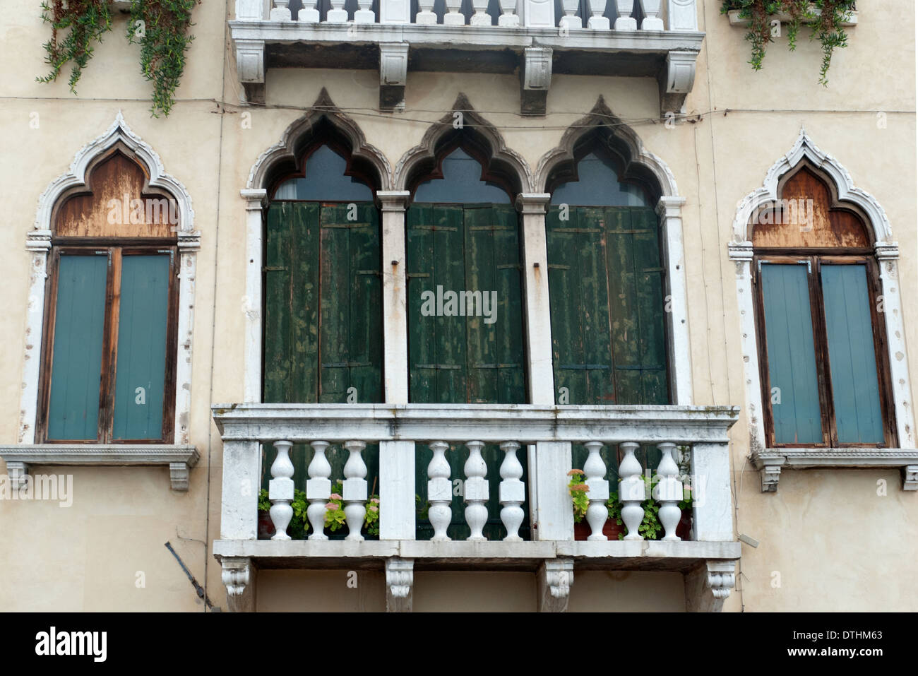 A building exterior in traditional Venetian style Stock Photo - Alamy
