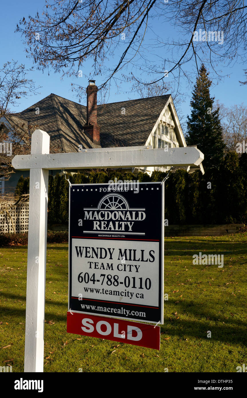 Sold Sign House High Resolution Stock Photography and Images - Alamy