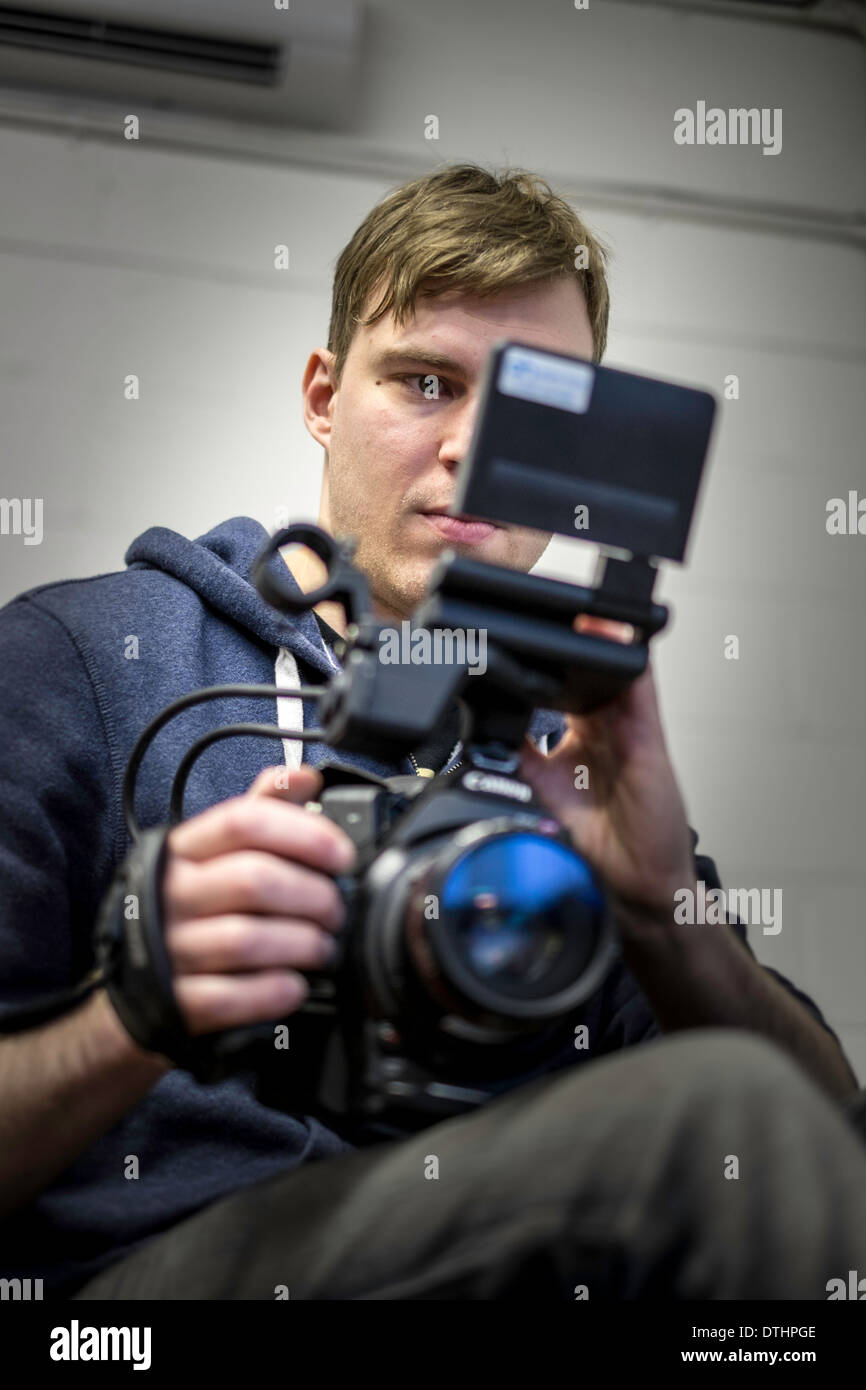 Youth with camera hi-res stock photography and images - Alamy