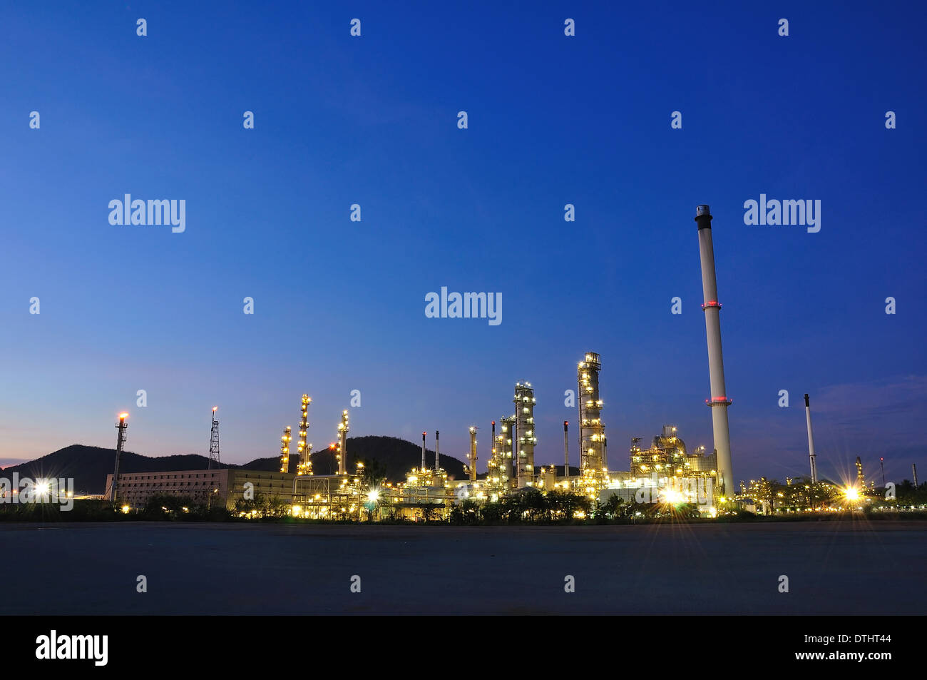 Light mast mechanism hi-res stock photography and images - Alamy