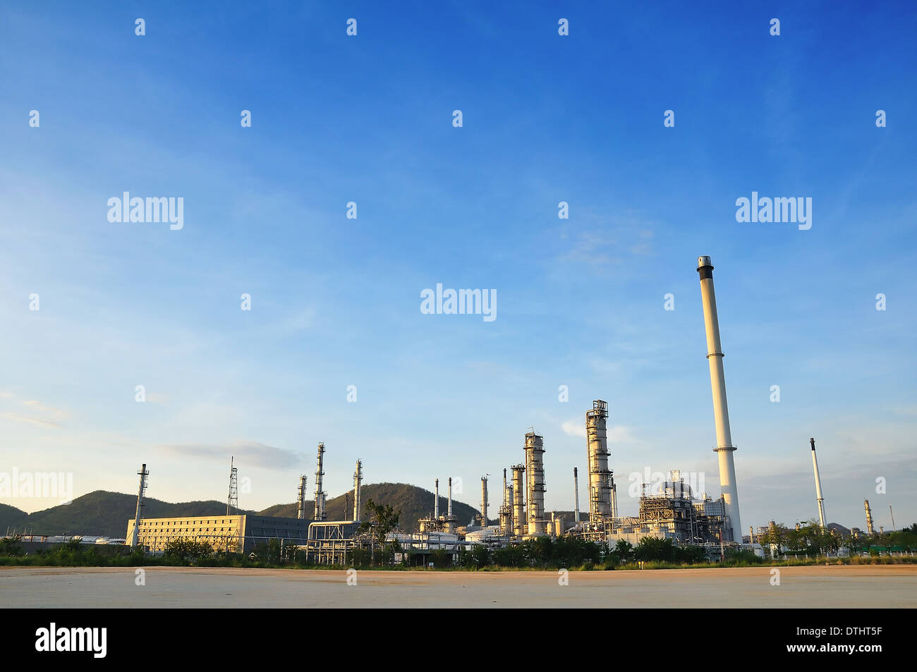 Light mast mechanism hi-res stock photography and images - Alamy