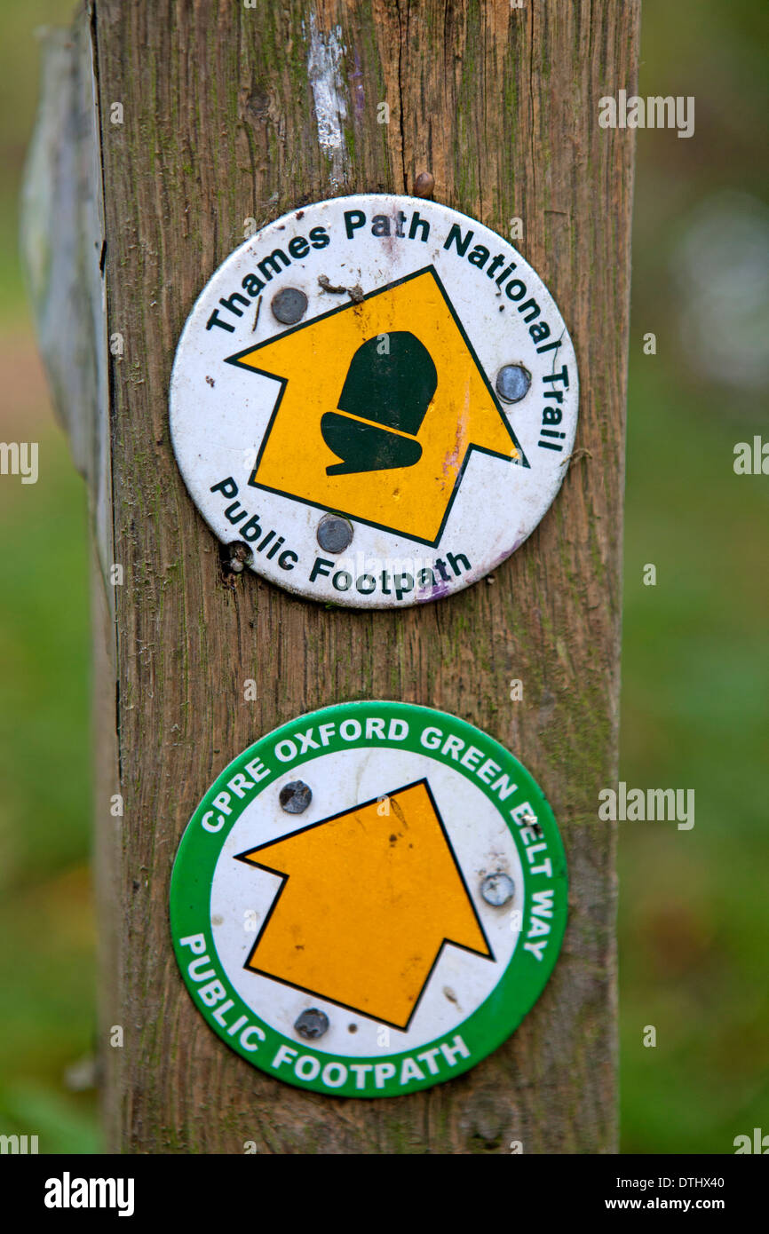 Thames path sign hi-res stock photography and images - Alamy