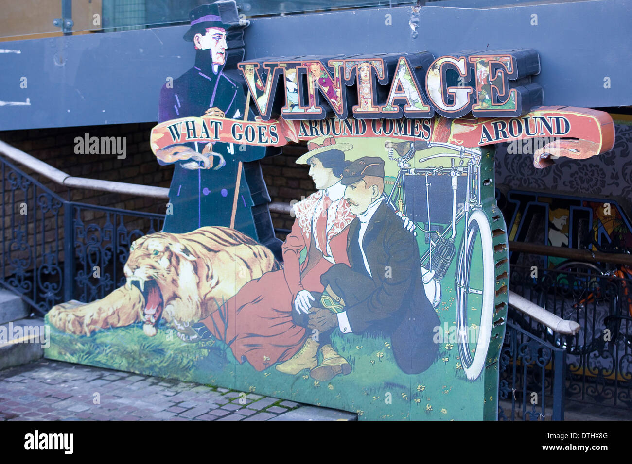 Vintage clothing markets hi-res stock photography and images - Alamy