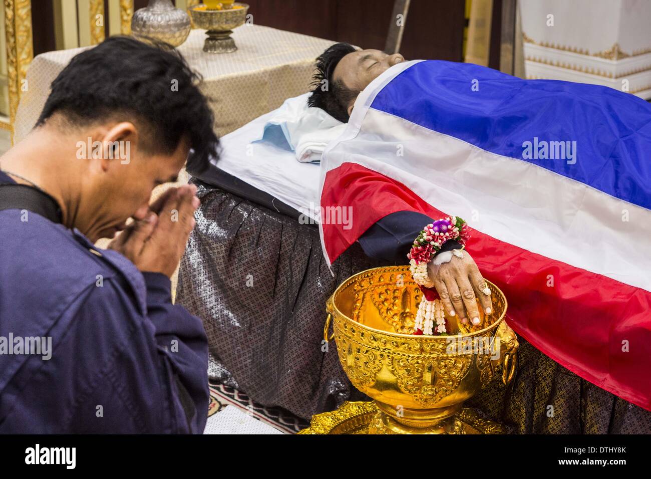 Buddhist funeral rites hi-res stock photography and images - Alamy