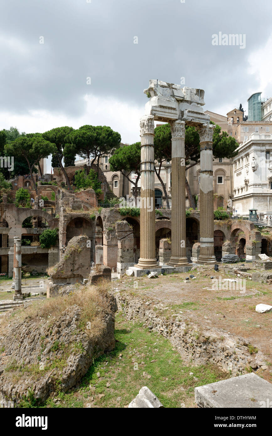 Re-erected Corinthian columns entablature Julius Caesar’s Temple Venus ...