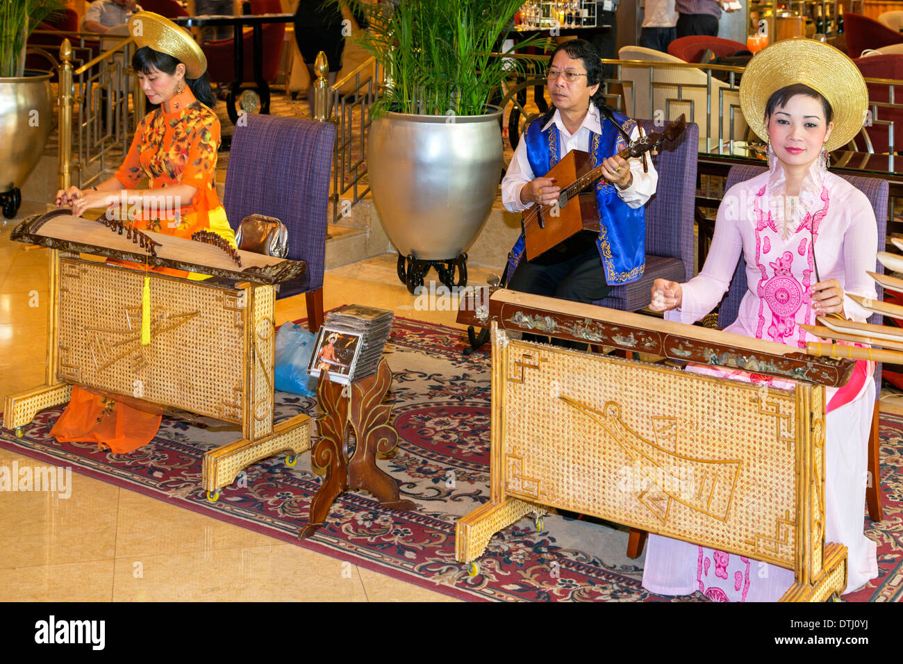 Traditional Vietnamese musicians, Ho Chi Minh City, Vietnam Stock Photo ...