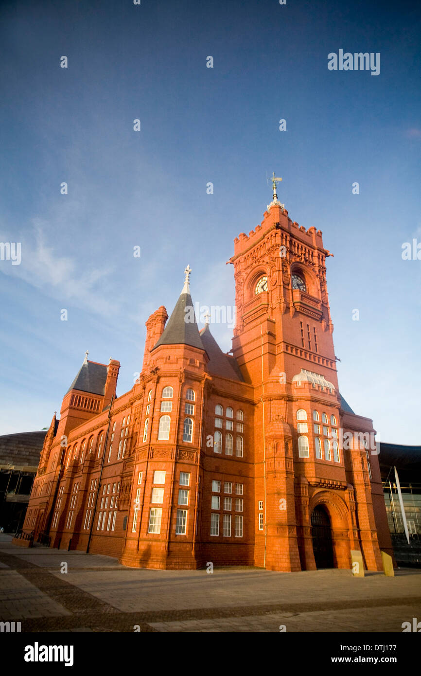Pierhead sculpture hi-res stock photography and images - Alamy