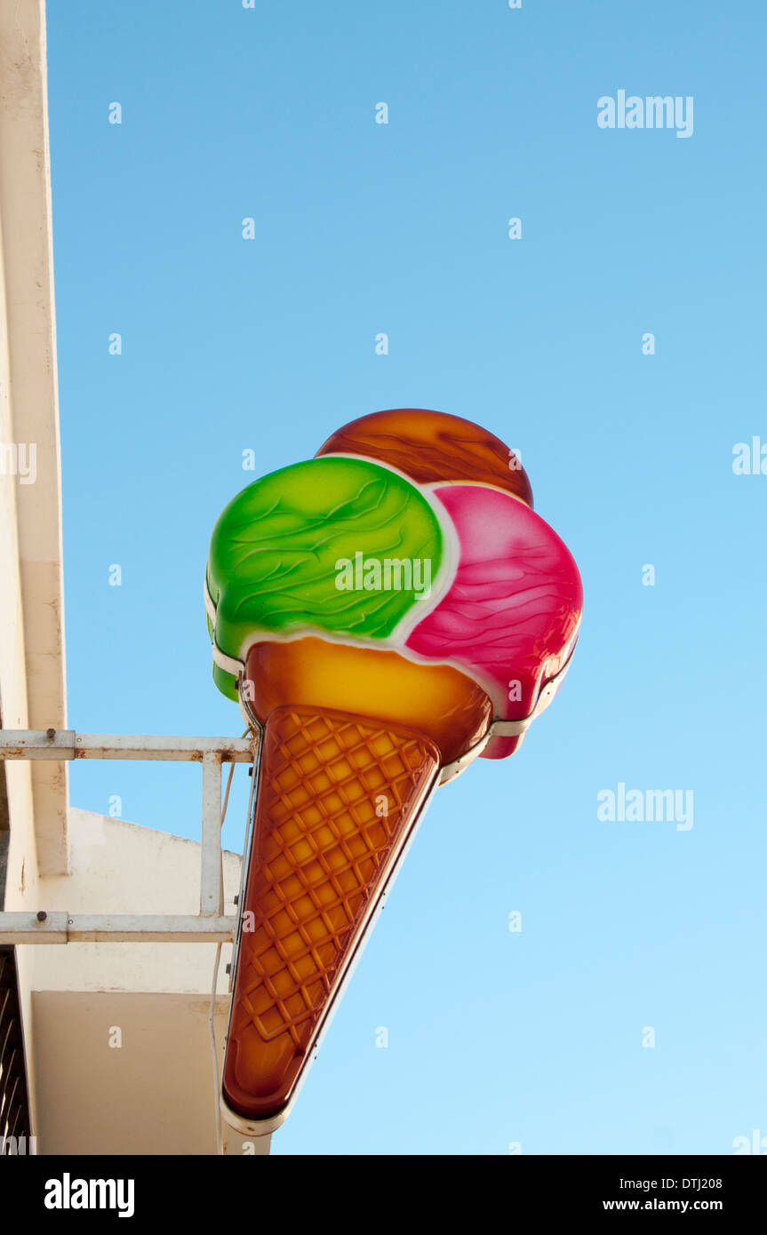 Ice cream signage hi-res stock photography and images - Alamy