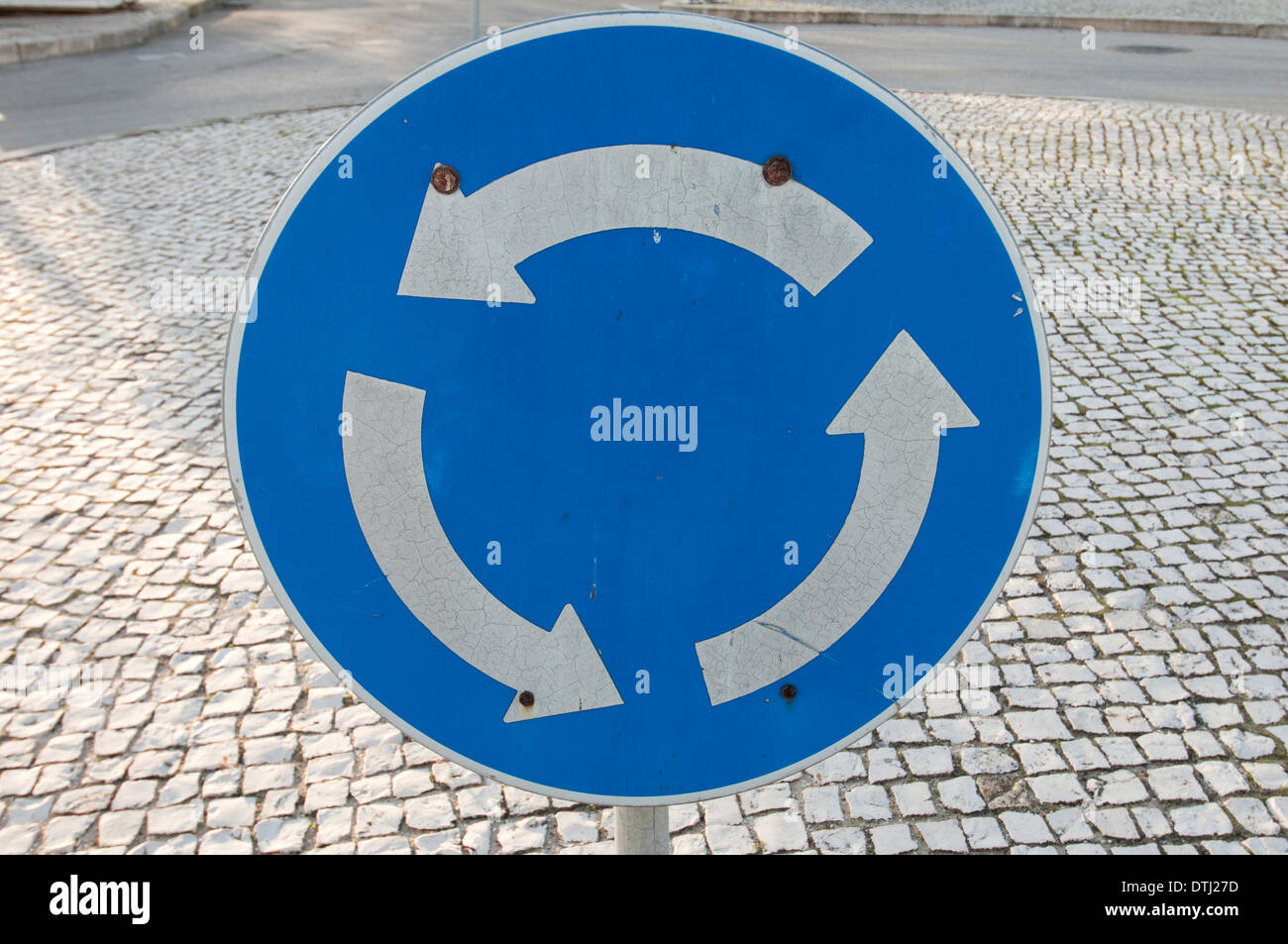 Road sign arrows hi-res stock photography and images - Alamy