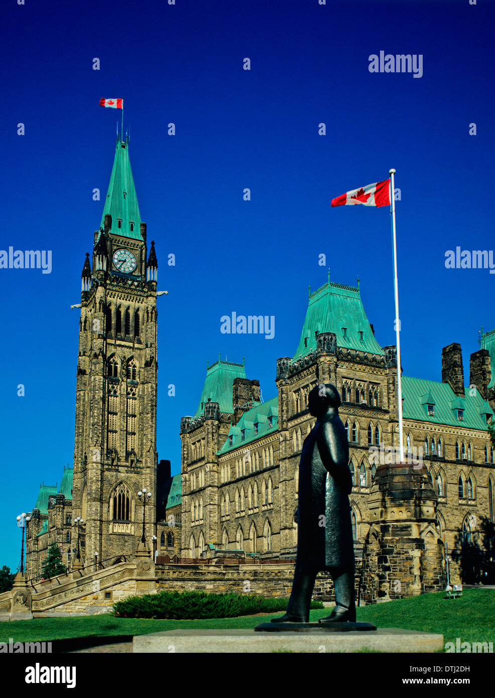 The Centre Block of the Parliament buildings showing The Peace Tower ...