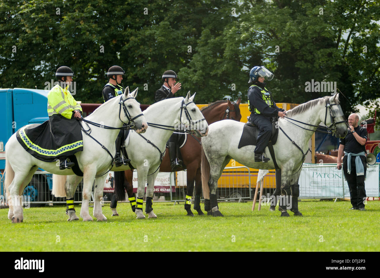 British mounted police hi-res stock photography and images - Alamy