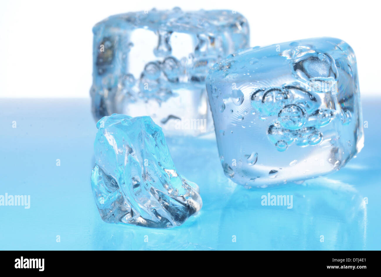 Ice cubes hi-res stock photography and images - Alamy