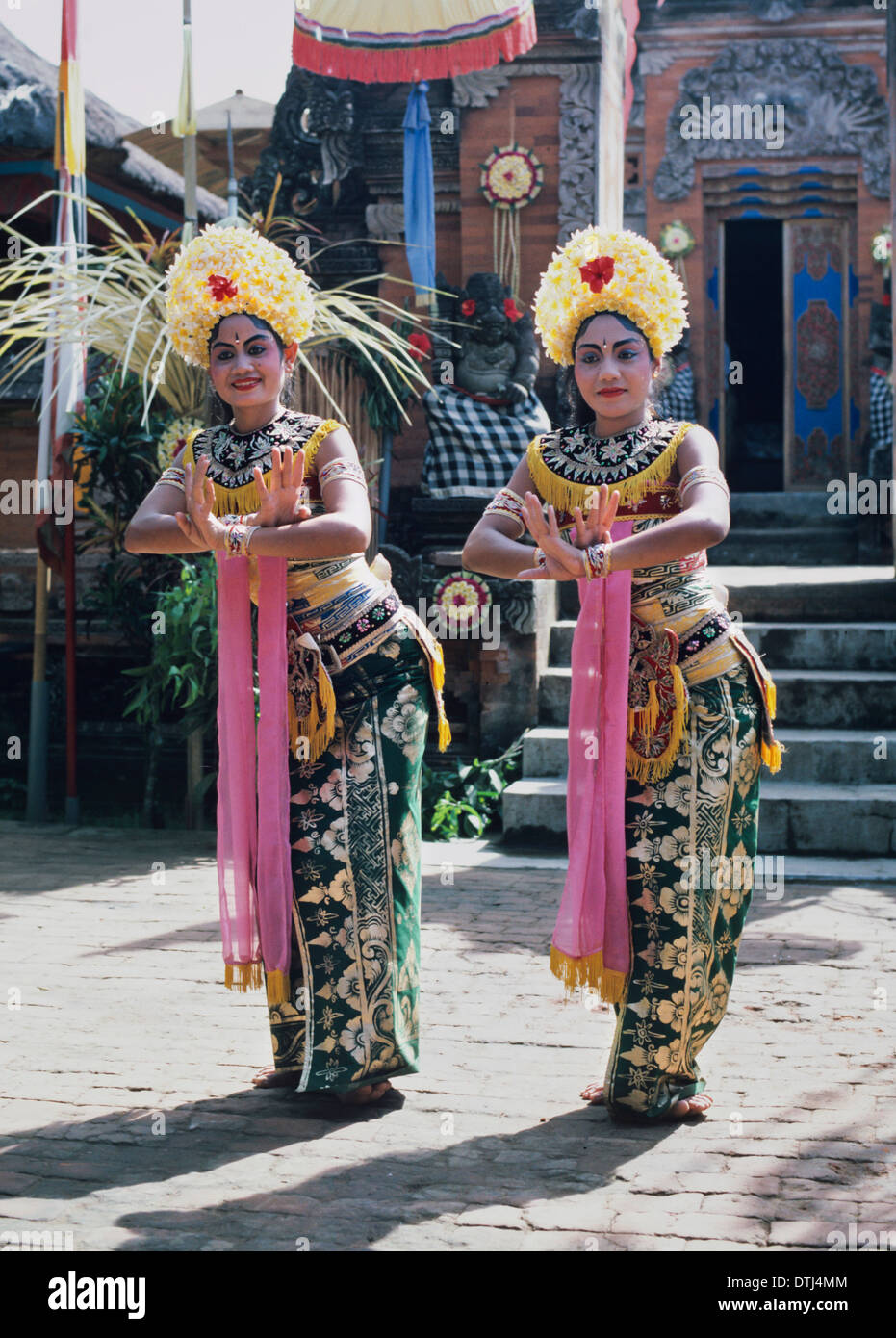 Female Balinese legong dancers Stock Photo - Alamy