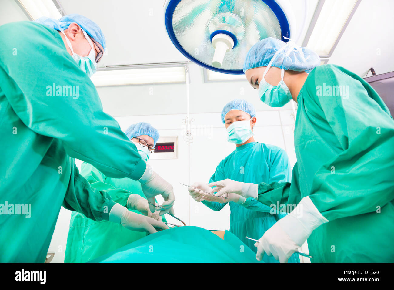 Male surgeon team hi-res stock photography and images - Alamy