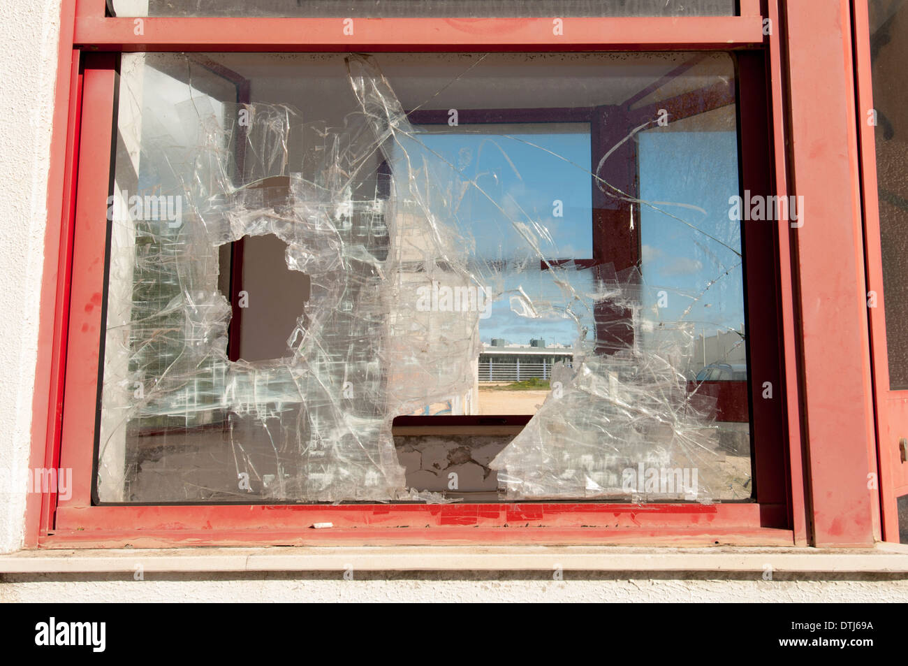Smashed up window hi-res stock photography and images - Alamy