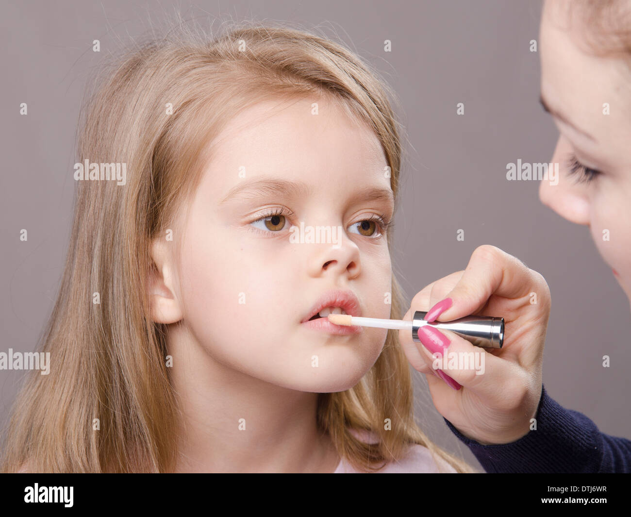 Makeup artist in the process of makeup causes Shine on the lips five ...