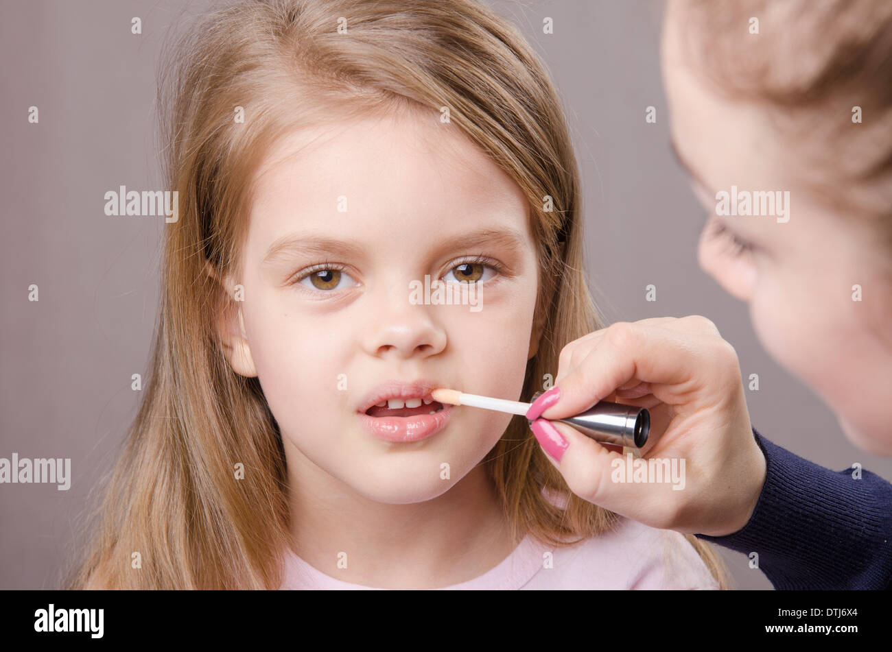 Makeup artist in the process of makeup causes Shine on the lips five ...