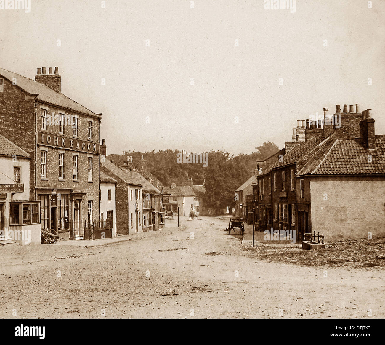 High street victorian period hi-res stock photography and images - Alamy