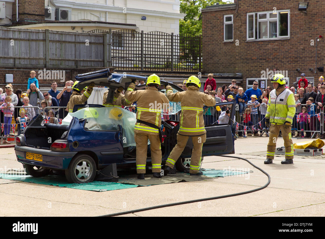 Car crash simulation hi-res stock photography and images - Alamy