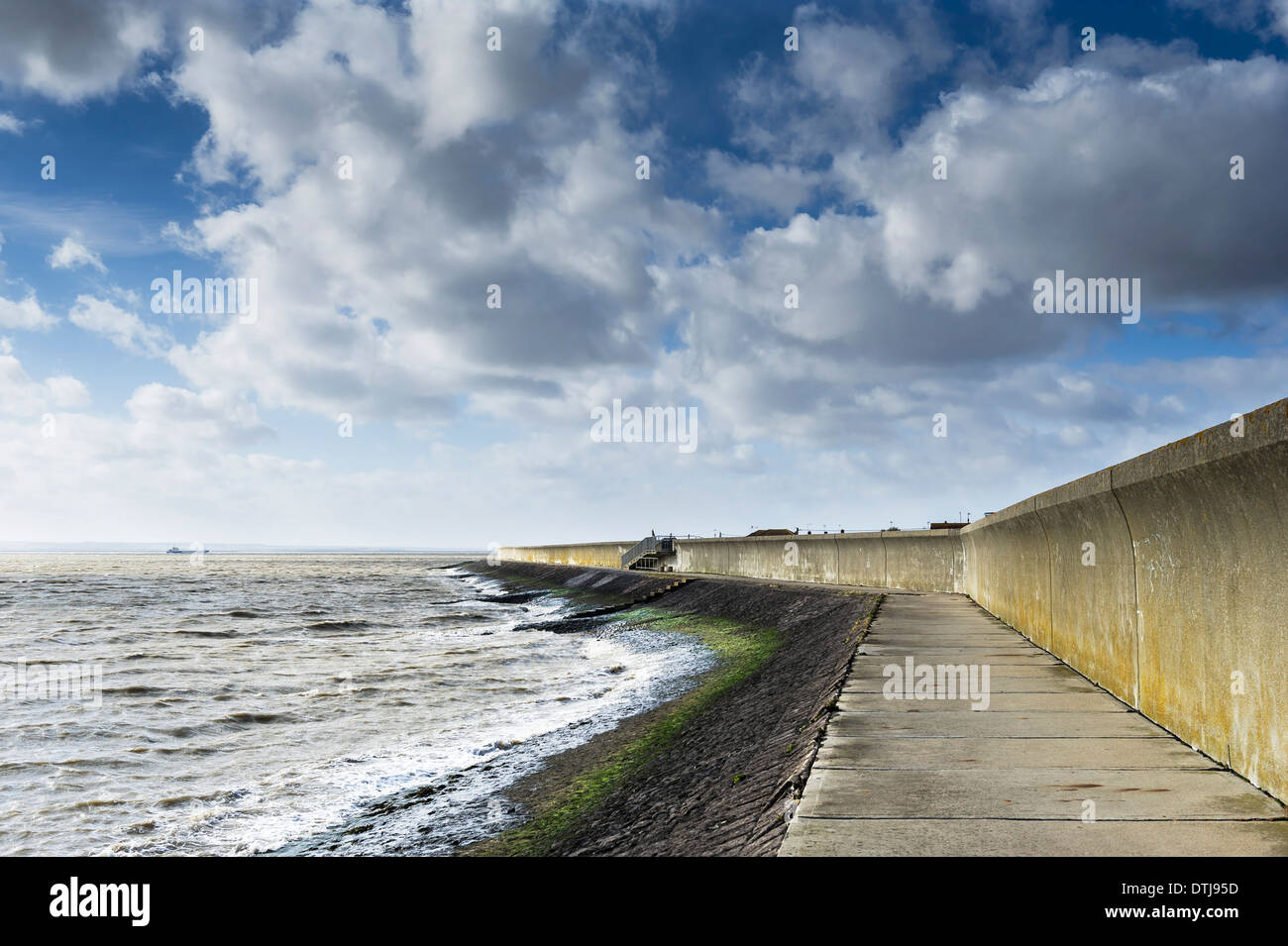 The sea wall at Canvey Island in Essex Stock Photo - Alamy