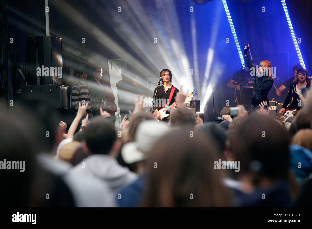 Heavy metal concert audience hi-res stock photography and images - Alamy