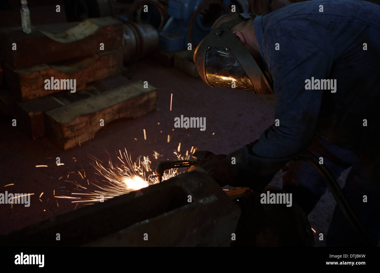 A WORK MAN WELDING Stock Photo - Alamy