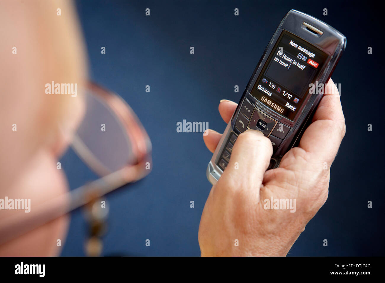 AN ELDERLY LADY USING A MOBILE PHONE Stock Photo - Alamy