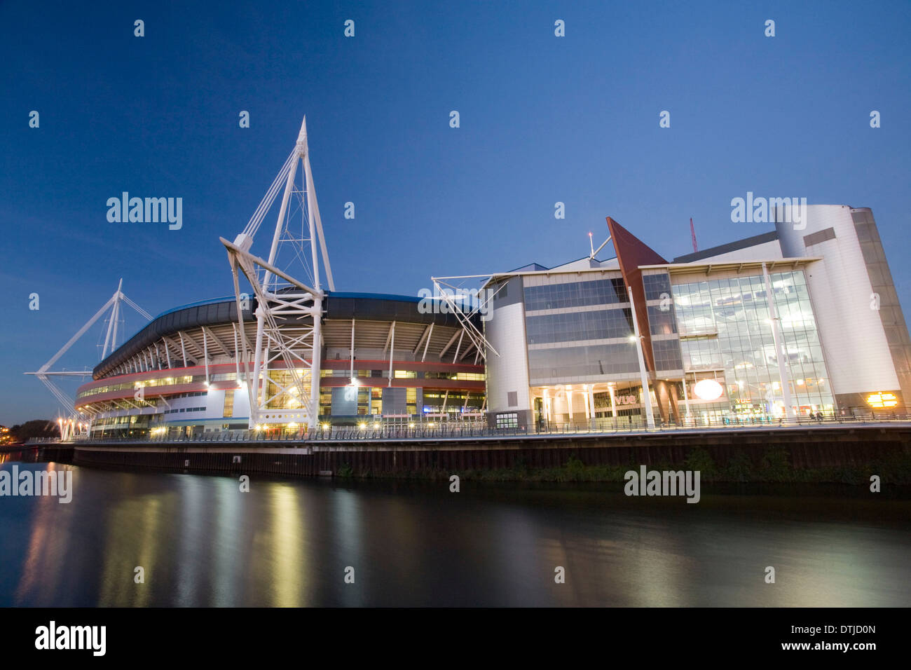 THE MILLENNIUM CENTRE, CARDIFF Stock Photo - Alamy