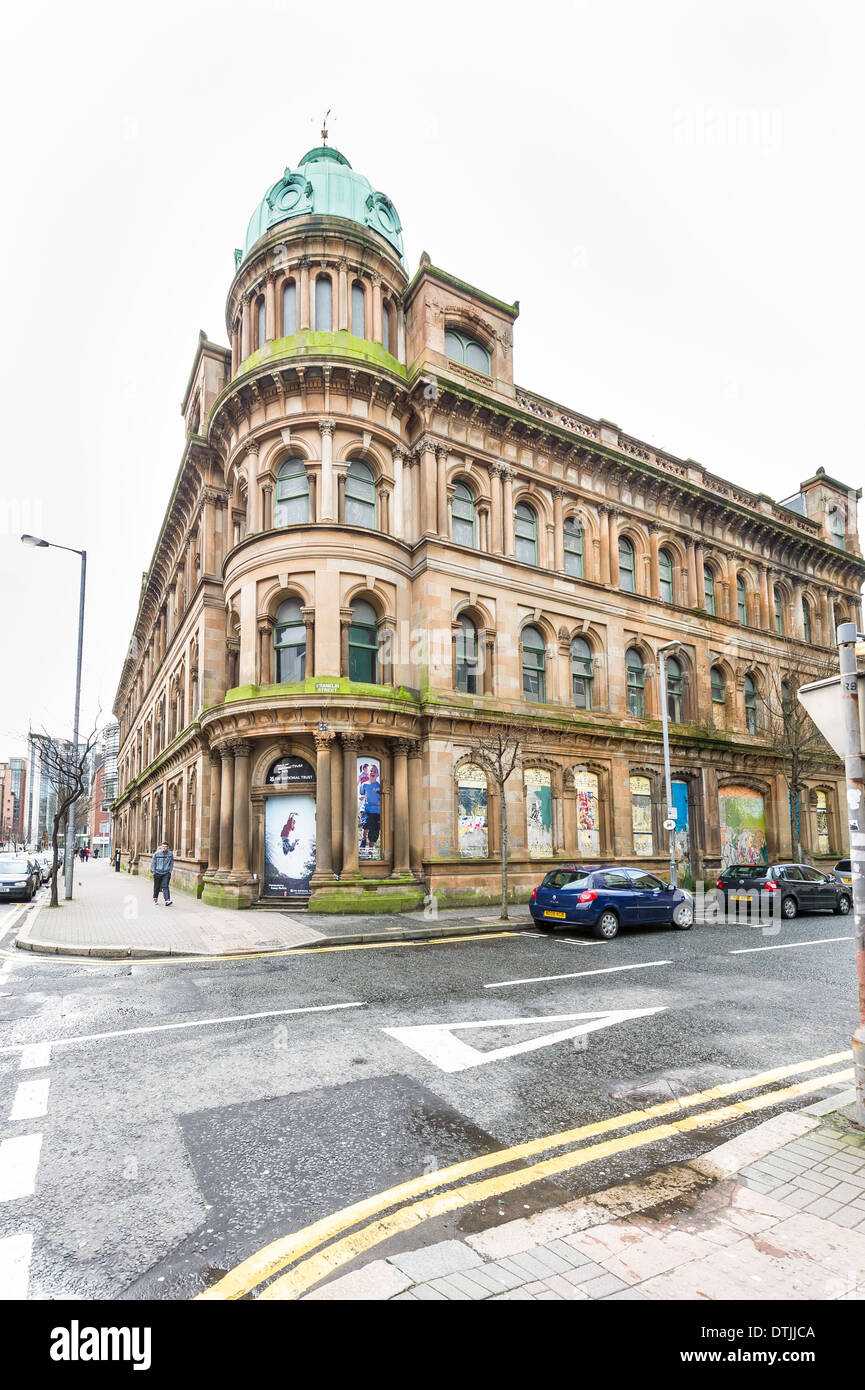 3 storey warehouse with curved corner bay hi-res stock photography and ...